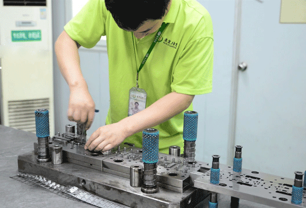 6 Methods of Improving the Service Life of Stamping Dies | CNstamping